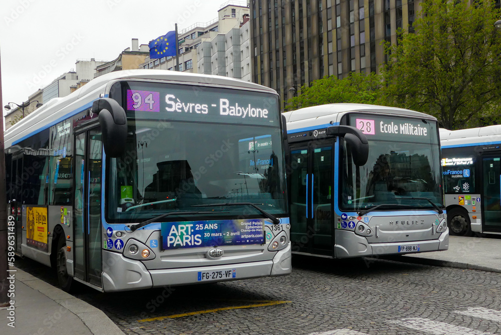Foto de Paris, France. April 02. 2023. RATP public transport. Electric ...