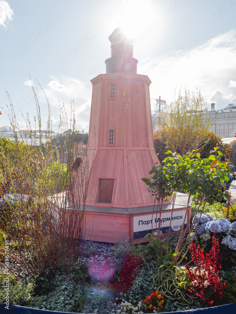 Foto de MOSCOW, RUSSIA - May 29, 2022. Decorative lighthouse of ...