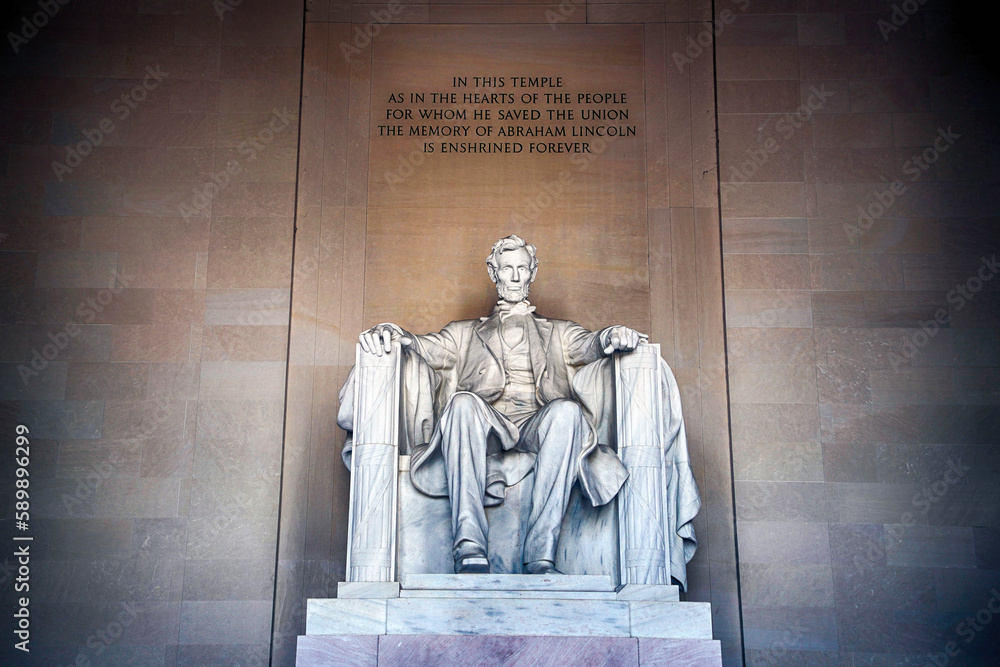 Washington DC, Abraham LIncoln statue inside Lincoln Memorial, built to ...