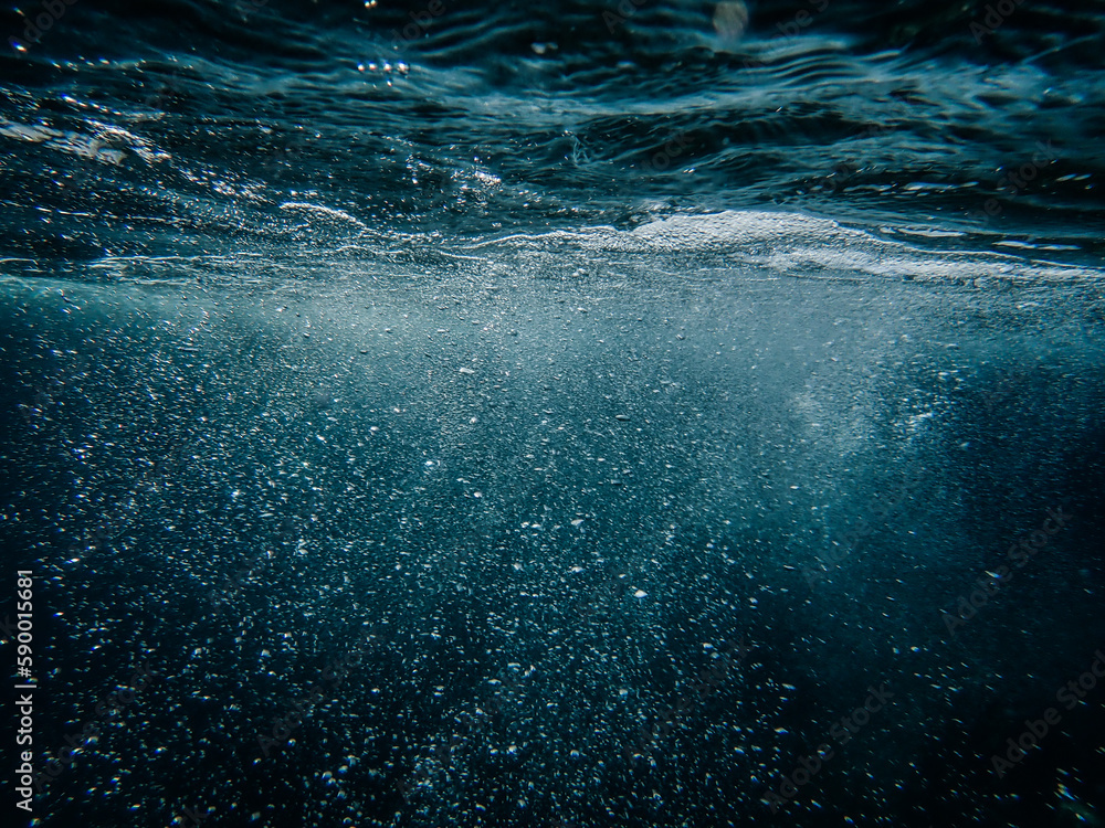 Bubbles under the sea in the crystal clear green sea water ...