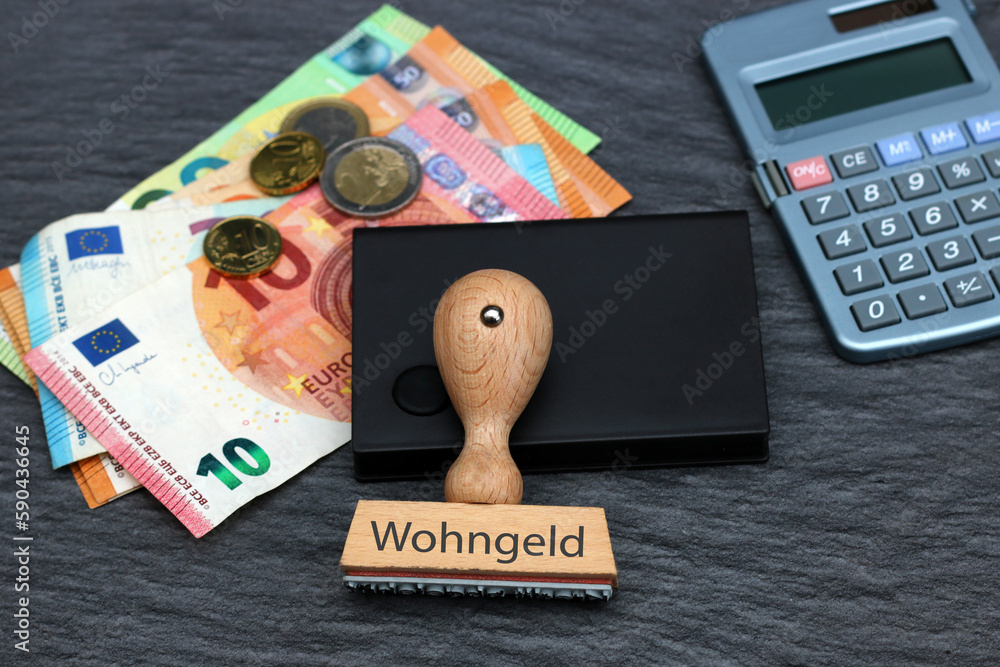 Stempel mit dem Wort Wohngeld mit Euro Banknoten und Taschenrechner ...