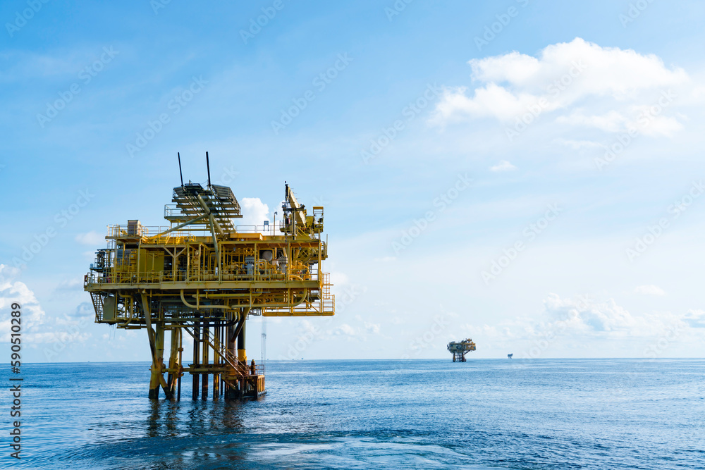 Offshore oil and gas wellhead remote platform which produced raw ...