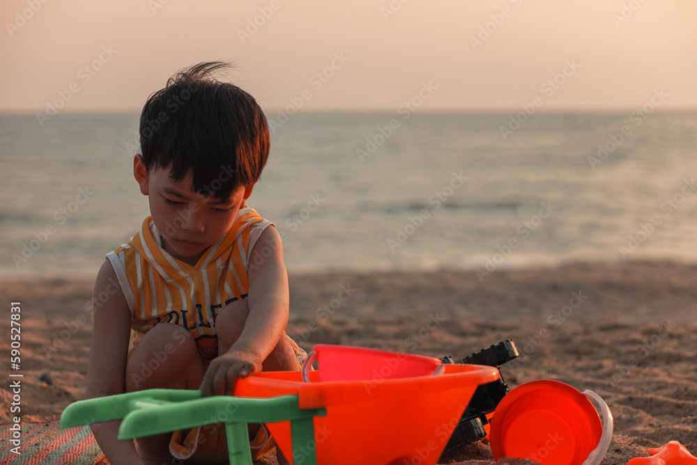 Kids playing on tropical beach. Children play at sea on summer family ...
