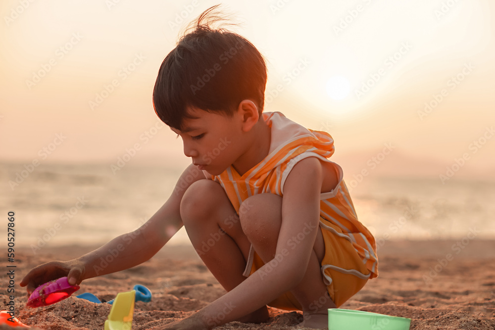 Kids playing on tropical beach. Children play at sea on summer family ...