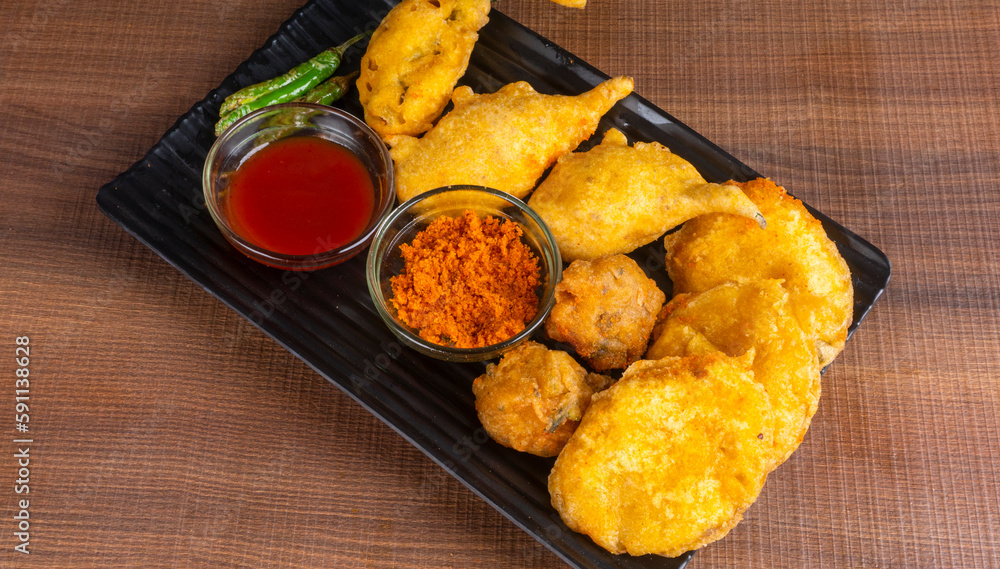 Indian Tea time snacks in group includes Veg Samosa, Kachori/kachaudi ...