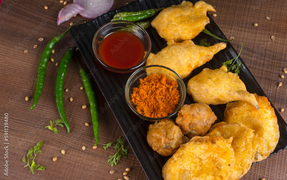 Indian Tea time snacks in group includes Veg Samosa, Kachori/kachaudi ...