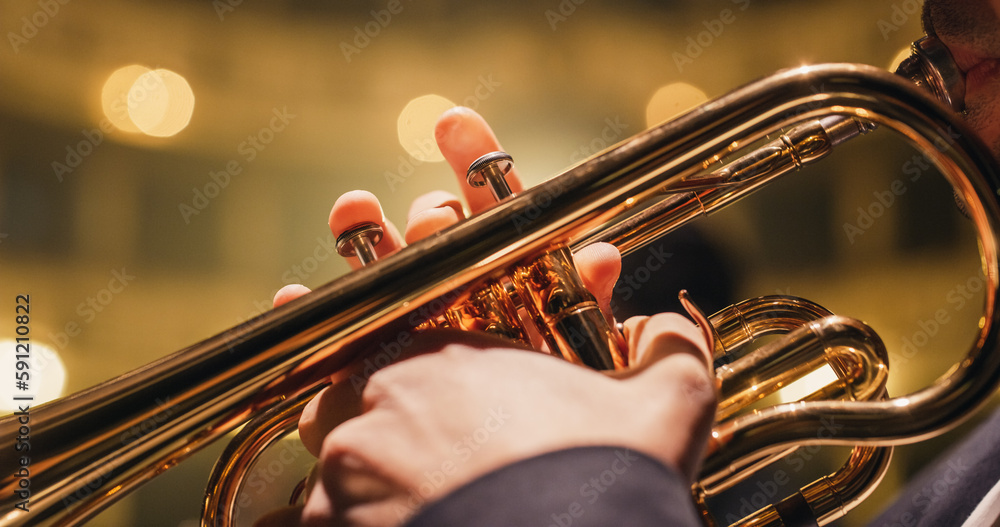 Foto de Cinematic Closeup of the Hands and Mouth of a Male Trumpet ...