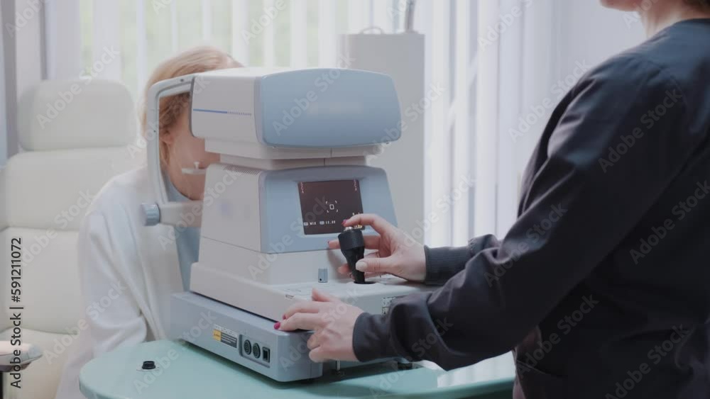 Vídeo do Stock: Doctor testing for eyes with special optical apparatus ...