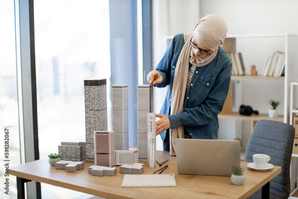 Professional muslim business woman in traditional hijab taking ...
