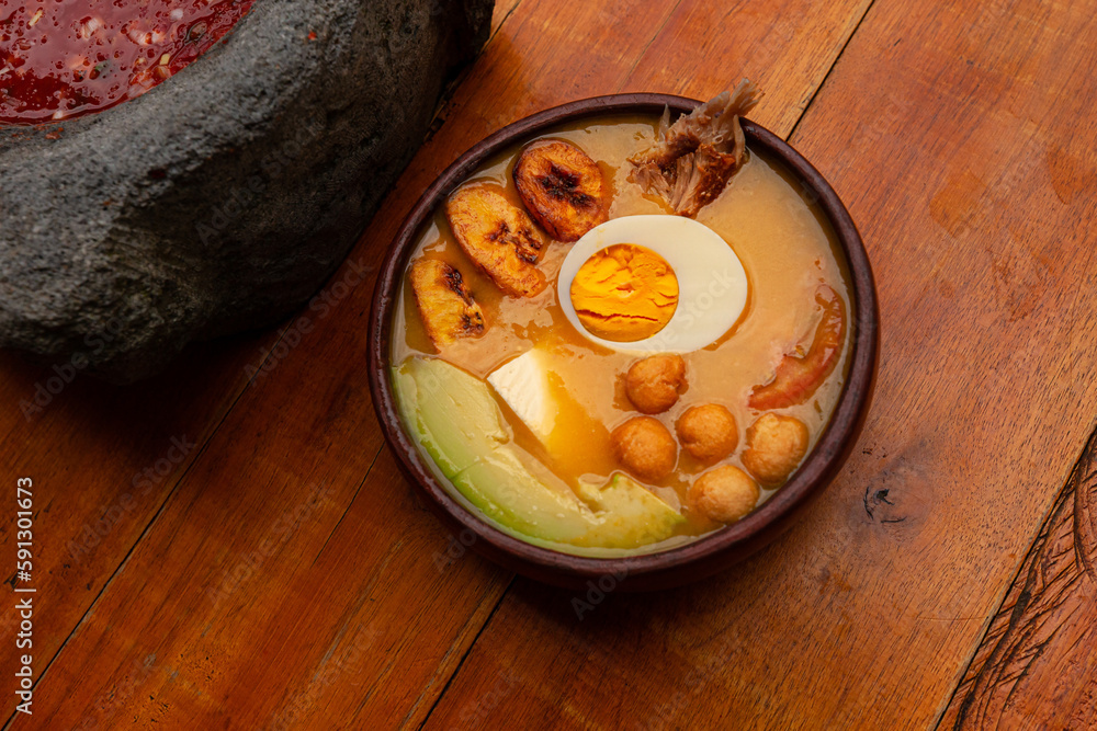 Ingredientes frescos para preparar el plato tradicional de la fanesca ...