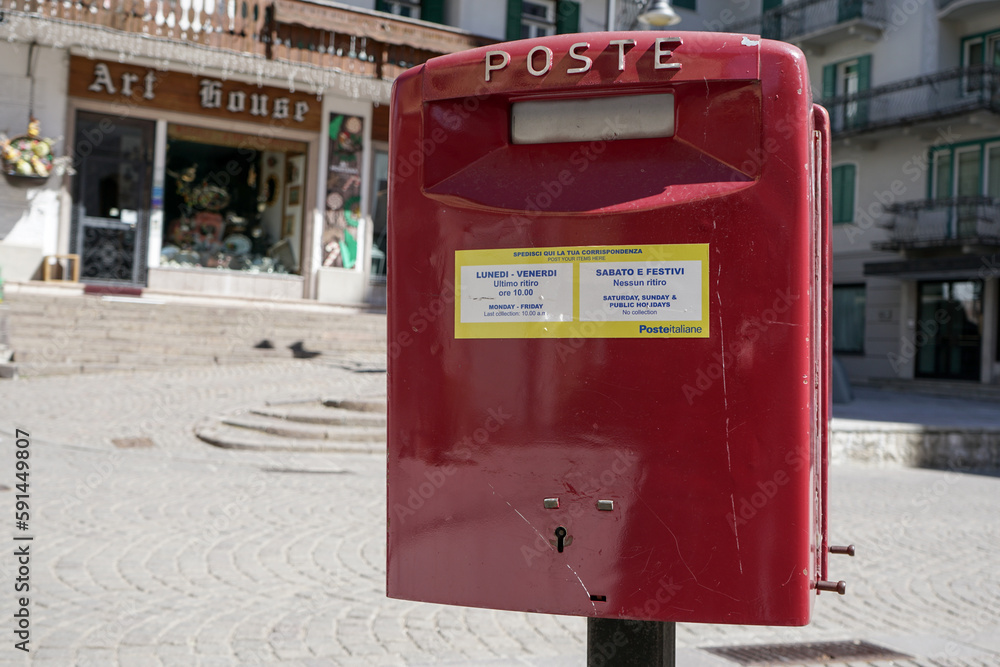 Poste Italiane, cassetta della posta Stock Photo | Adobe Stock