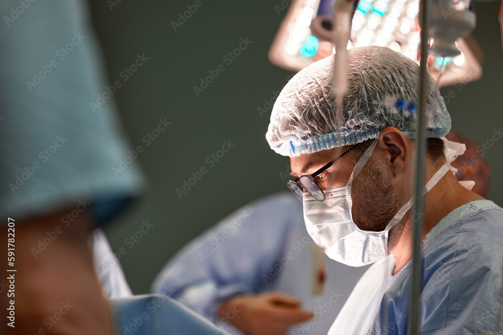 Fotka „Surgeon face in operating room, stressful operation, surgeon ...