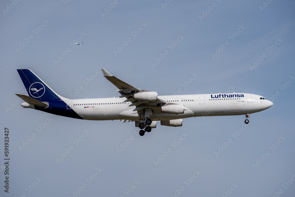 Frankfurt, Deutschland - 10. April 2023: An Airbus A340 and a Boeing ...
