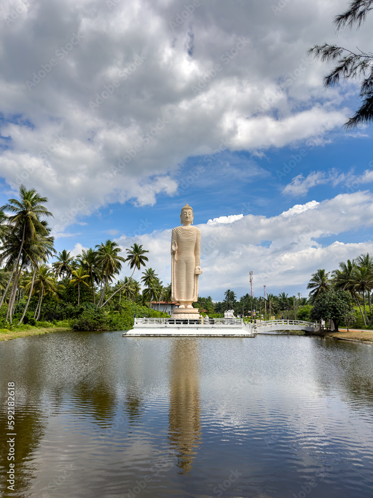 Tsunami Honganji Viharaya - big Buddha statue gifted by Japan to Sri ...