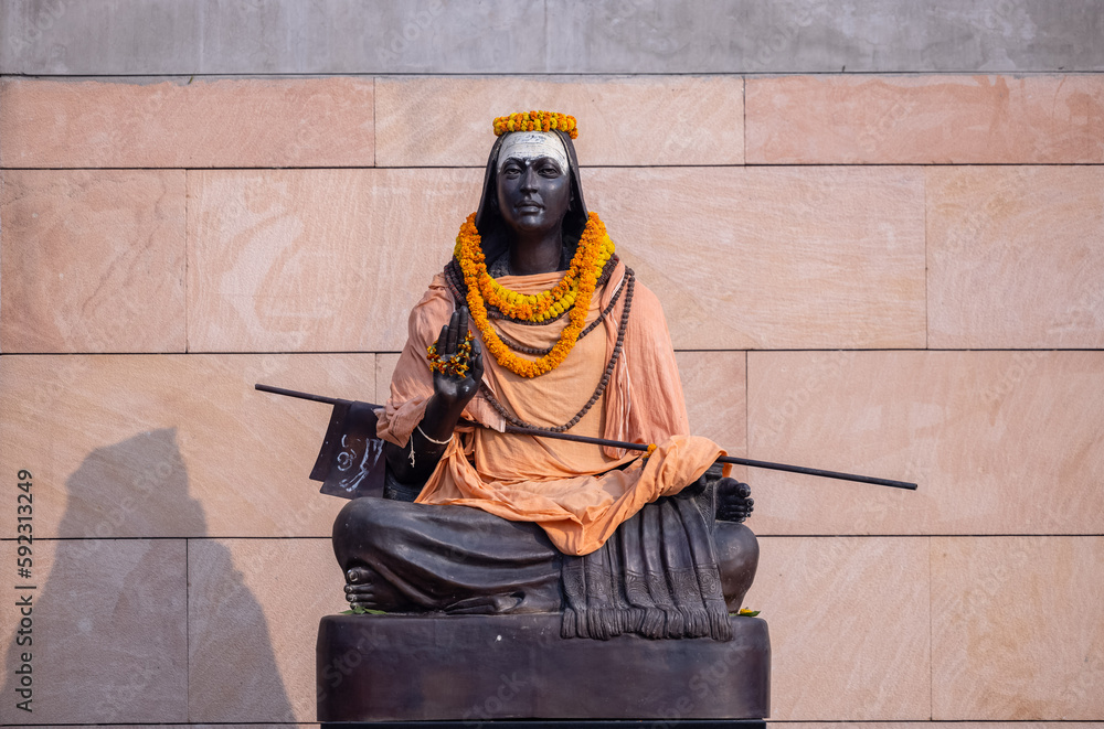 Fotka „12-foot high statue of Adi Shankaracharya made of chlorite ...