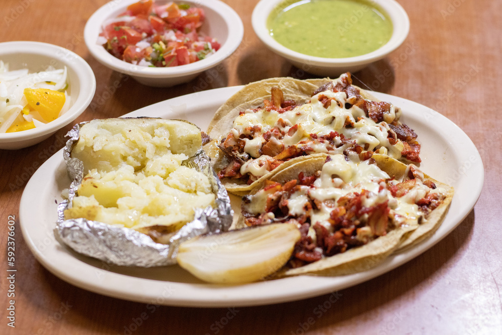 Foto de Orden de tacos al pastor con queso y papa asada do Stock ...