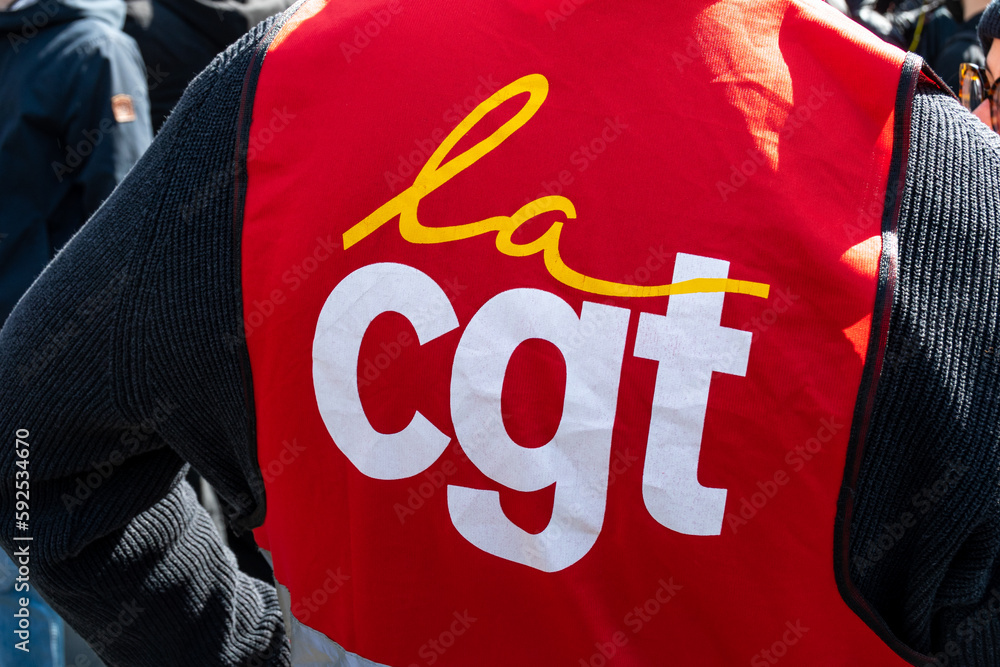 Foto de Paris, France - 13 avril 2023: Gros plan du logo de l ...