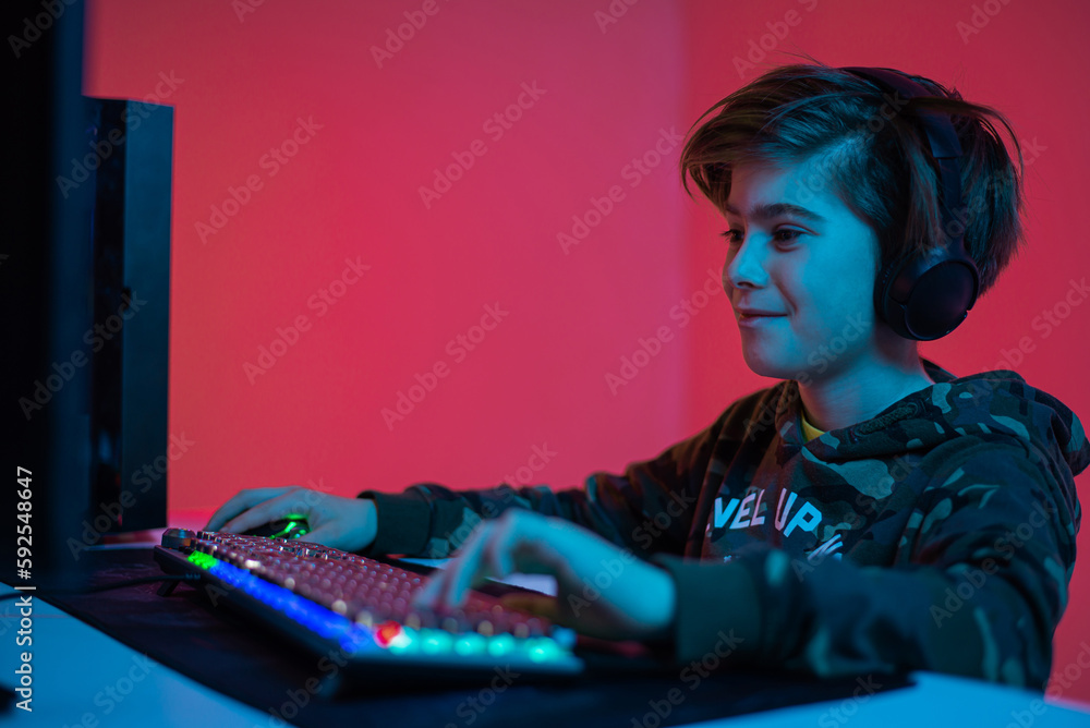 Foto de Image of immersed teenage gamer boy playing video games on ...