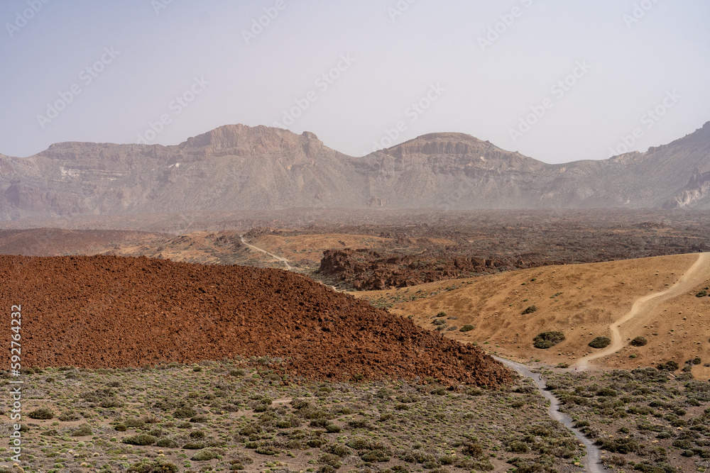 route entre des coulées de lave dans un paysage volcanique Stock Photo ...