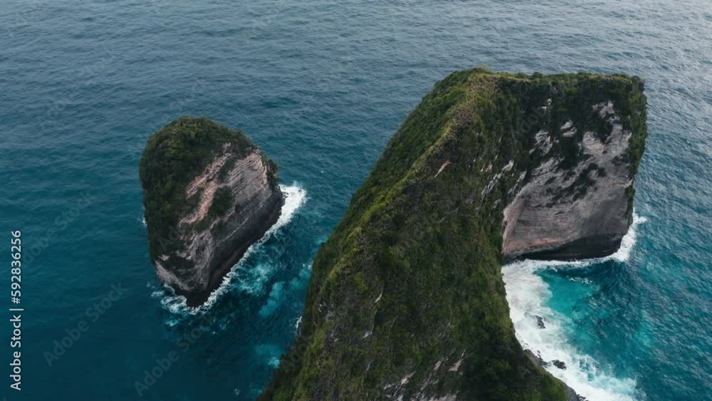 Top aerial view of huge stone rocky a famous attraction on kelingking ...