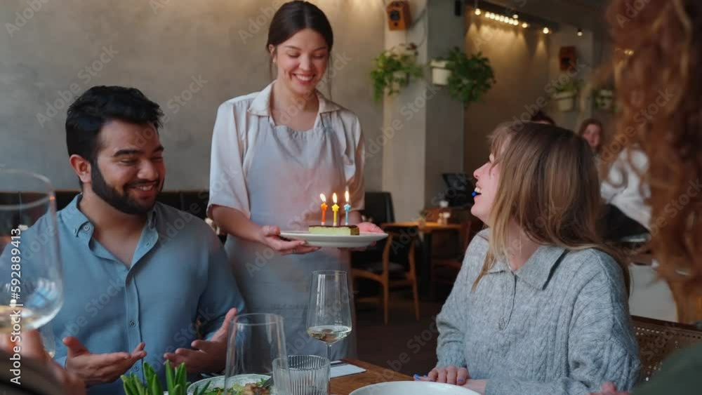 Waitress brings birthday woman cake to celebrate with friends and ...