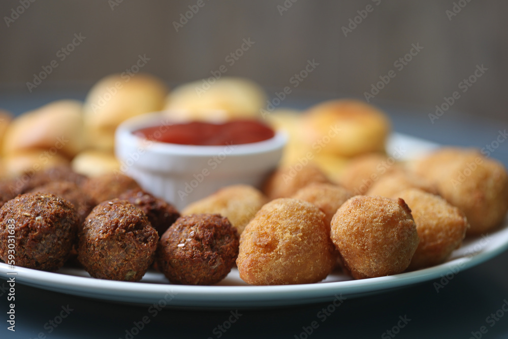 Salgadinhos ou Salgados. Comida Brasileira. Mix de salgadinhos ...