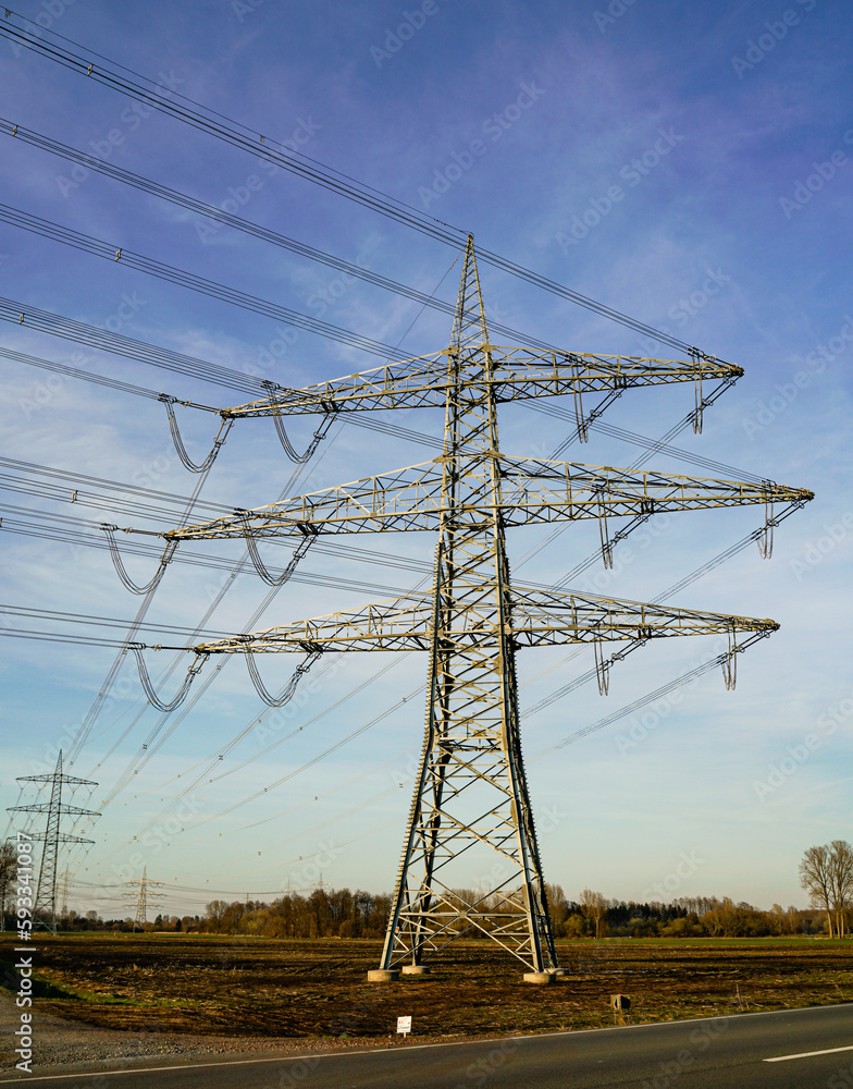 Ausbau der Stromtrassen, Versorgungssicherheit durch neue Strommasten ...