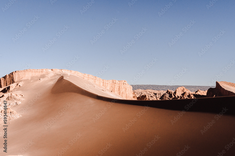 San Pedro de Atacama es una ciudad ubicada en una alta meseta árida en ...