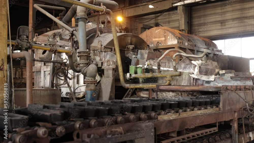 Vidéo Stock Steel production, Refractory lining, Melting process. Fire ...