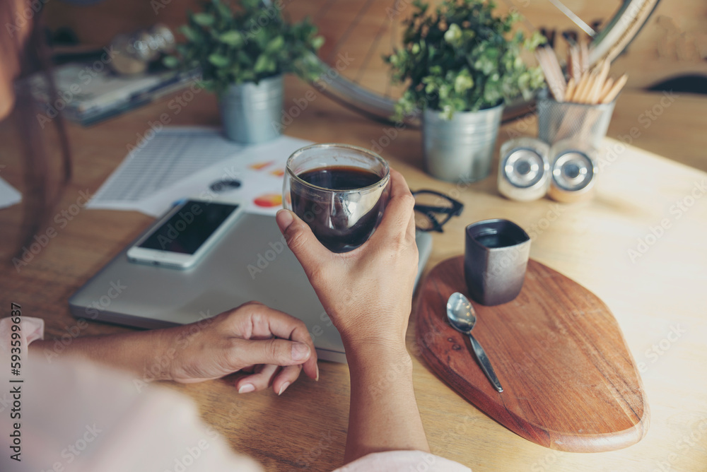Business woman drink coffee at office. Backside view of Working woman ...