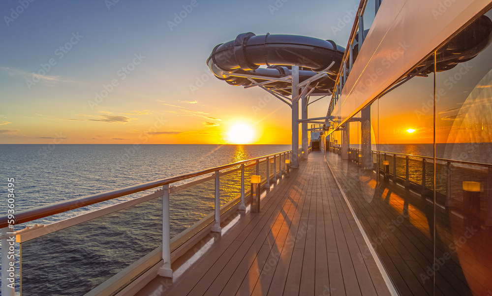 Vue du toboggan du MSC Seaside, navire de croisière de la Compagnie MSC ...