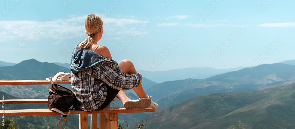 Foto de Travel. Girl travels through the mountains glamping, tents ...