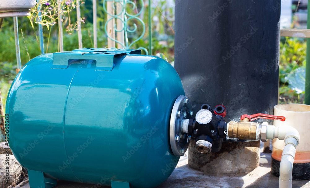 Water supply system with a hydraulic tank and a cleaning filter from a ...