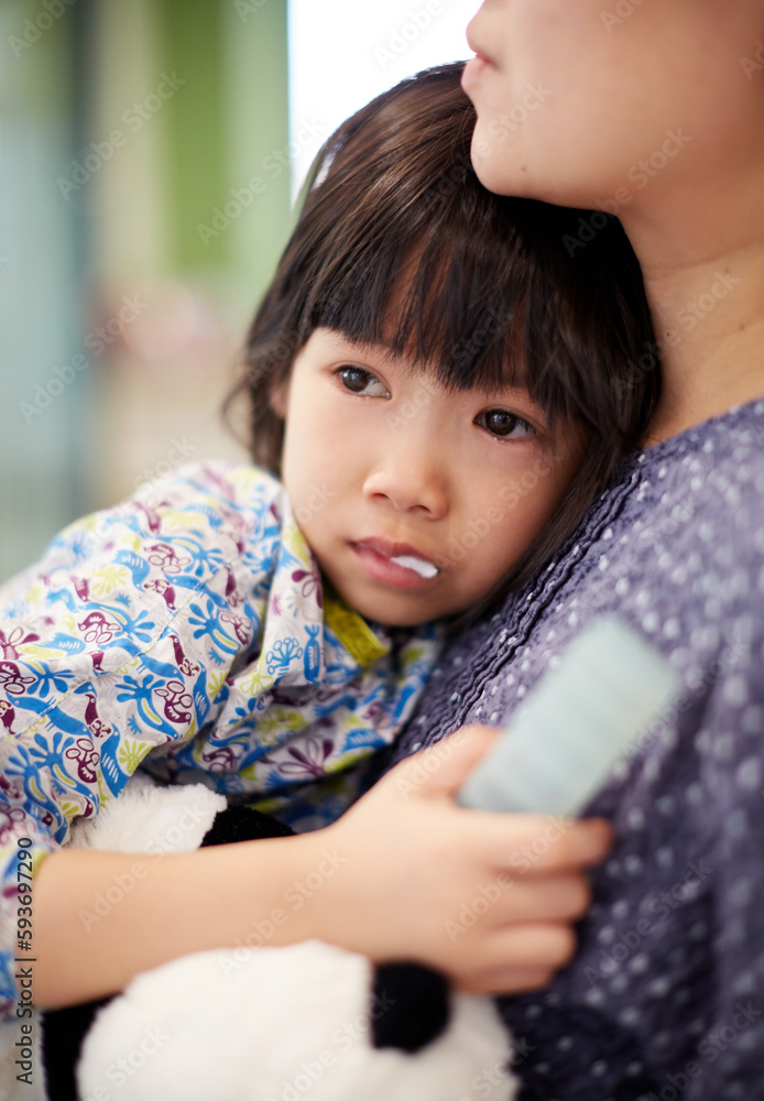 Asian little girl with her mother, tooth extraction in hospital Stock ...