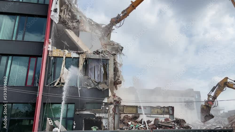 Vídeo do Stock: Hard demolition of a residential building after ...