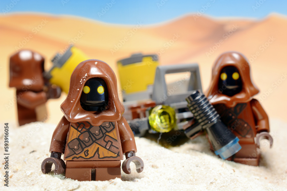 Lego Star Wars figures Jawa People on the outer rim of the desert ...