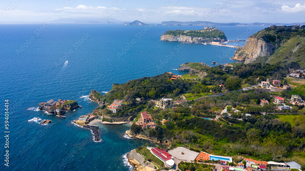 Foto de Aerial view of the island of Nisida and Cape Posillipo which ...