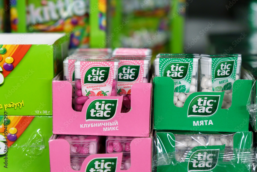 Foto de Tyumen, Russia-March 17, 2023: Tic Tac Candy is popular due its ...