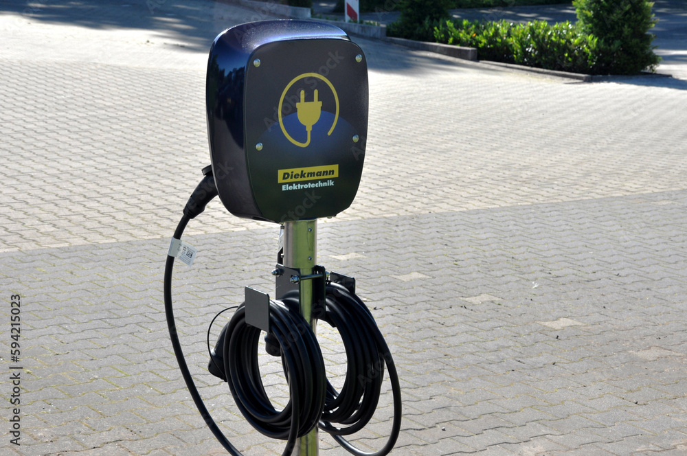Die Ladestation für Elektroautos der Firma Diekmann Elektrotechnik in Damme: Neue Technologie ...