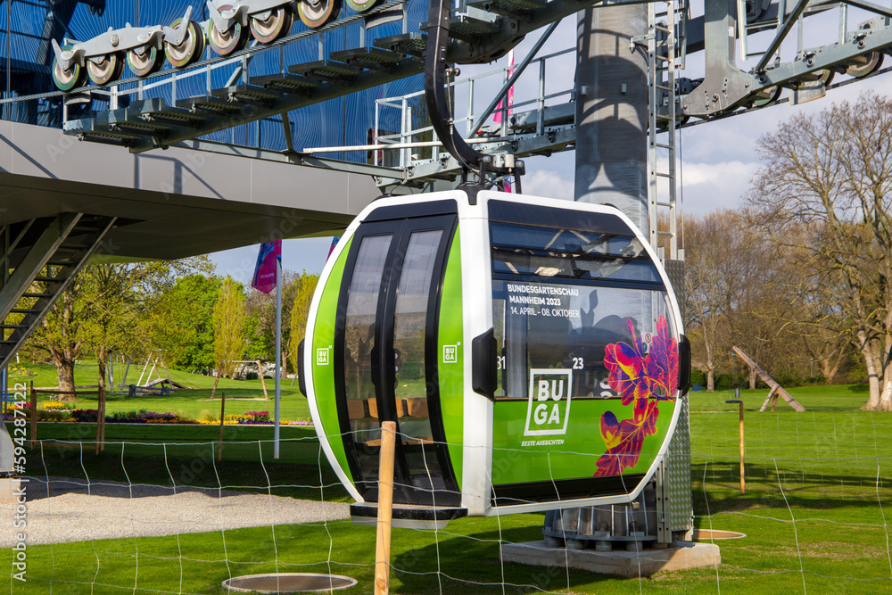 BUGA (Bundesgartenschau) Mannheim 2023: Die Seilbahn verbindet die beiden Ausstellungsgelände ...