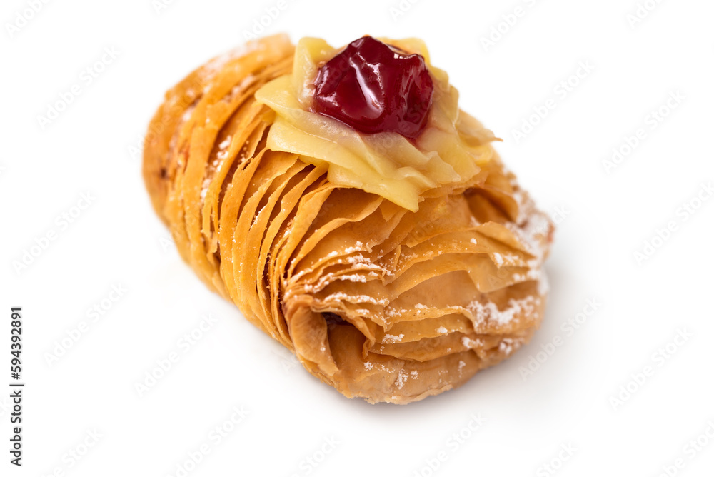 Sfogliatella, dolce tipico di Napoli e Campania, dessert italiano di ...
