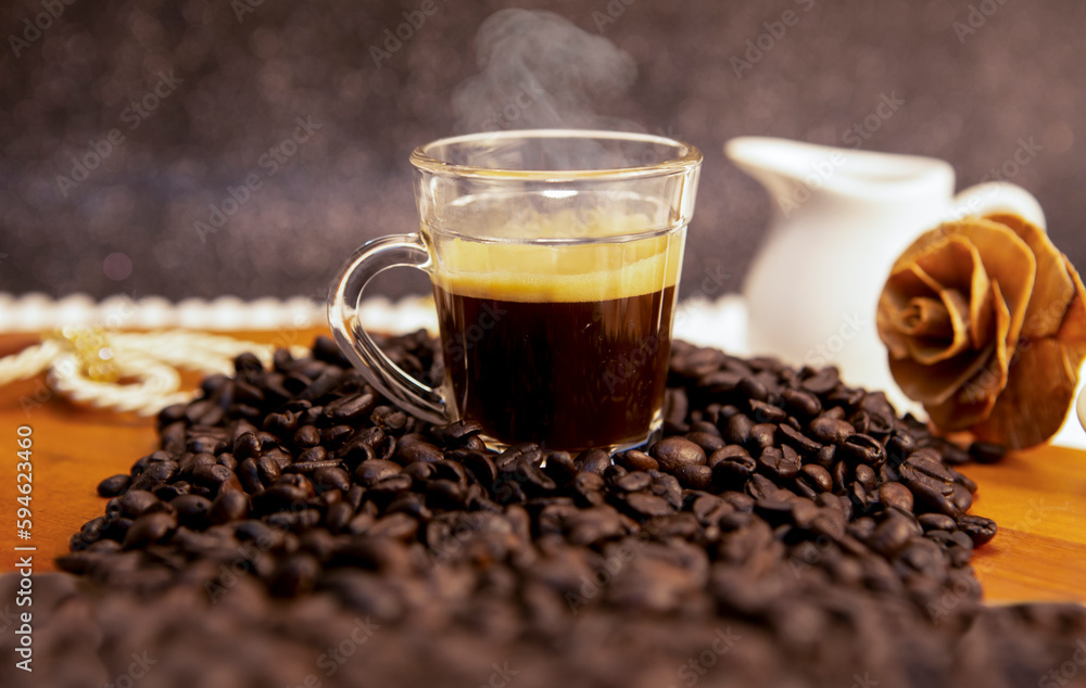 Café em todas as suas formas, fotografias de café em grãos torrados ...