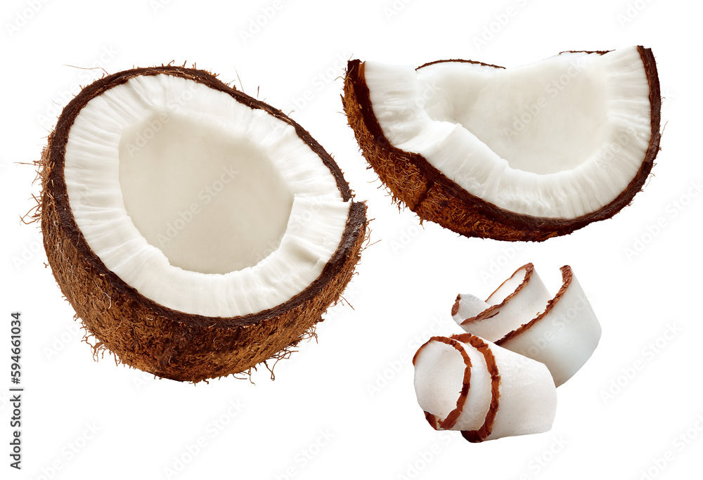 Pedaços de cocos quebrados e raspas de coco em fundo isolado ...