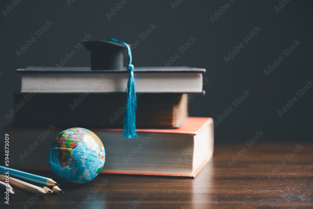 Graduation cap with Earth globe. Concept of global business study ...