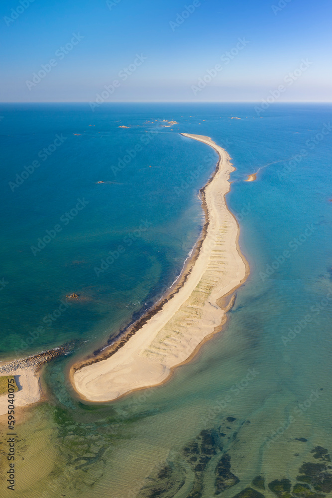 Foto de Le sillon de Talbert , Bretagne, côtes d'Armor, en vue aérienne ...