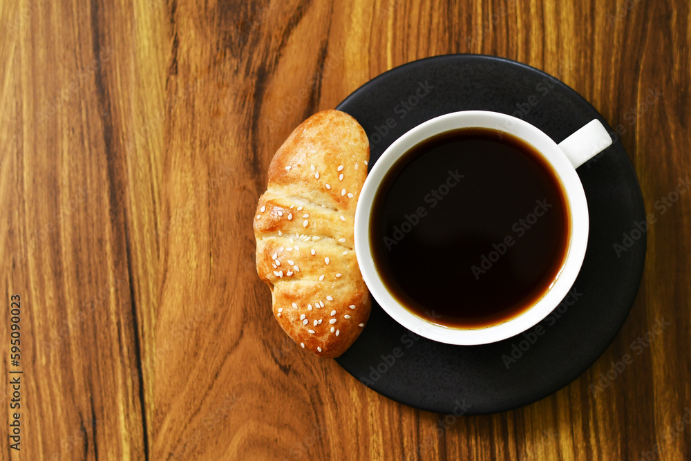 Foto de Café negro y pan dulce de Guatemala, llamado Gusanito, postre ...