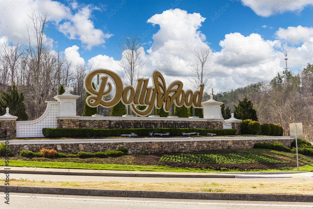 Dollywood sign near the entrance to the theme park in Pigeon Forge, TN. Stock Photo | Adobe Stock