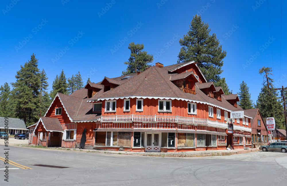 Foto de The Historic Fawn Lodge building permanently closed in 1980 in ...