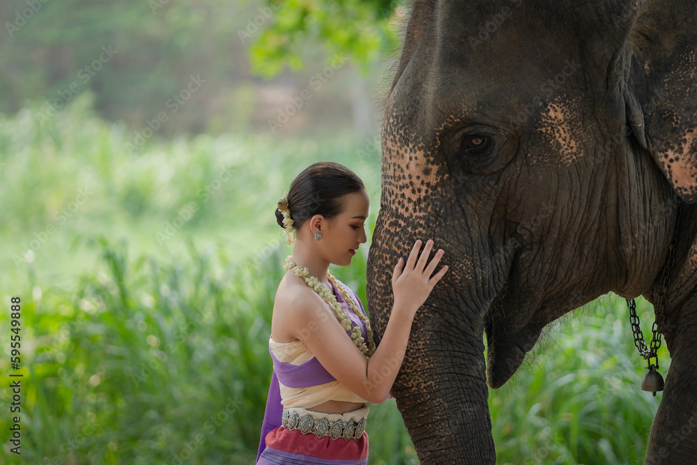 Tourists of Asian pretty girls wearing traditional Thai dresses happy ...