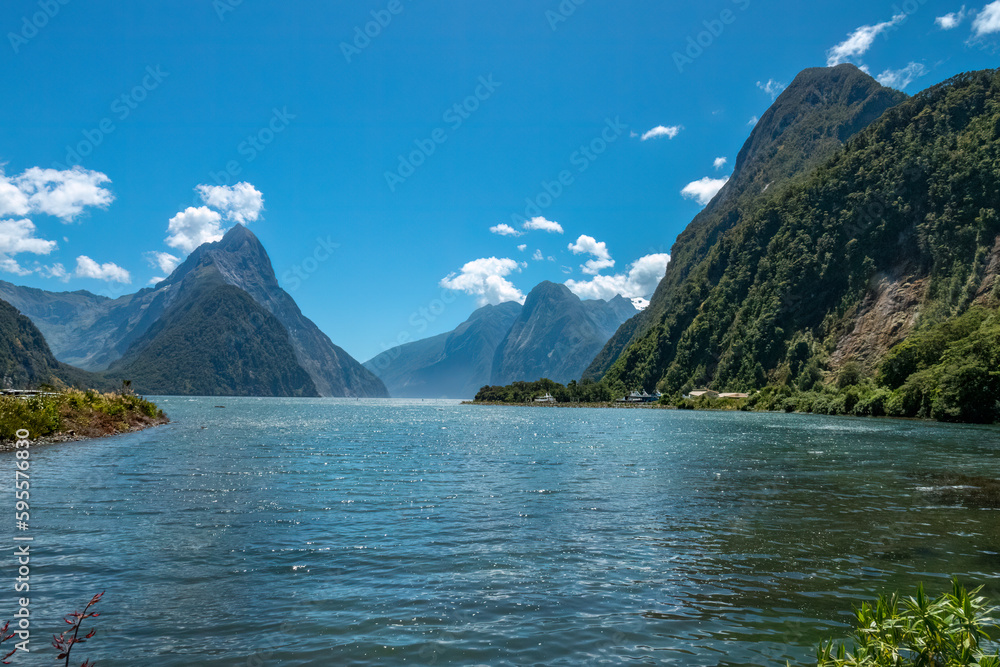 Milford Sound (Piopiotahi) fjord, Fiordland National Park in the south ...